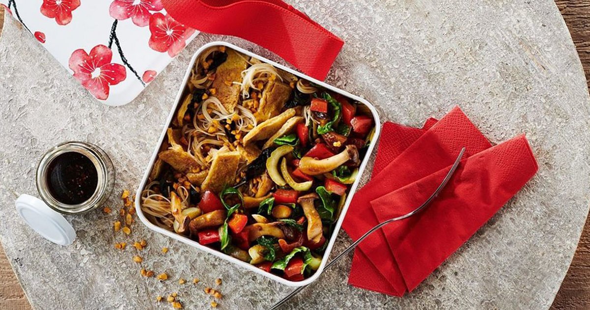 Japanese style Omelette, Noodle and Vegetable Bento Box Recipe | Kikkoman