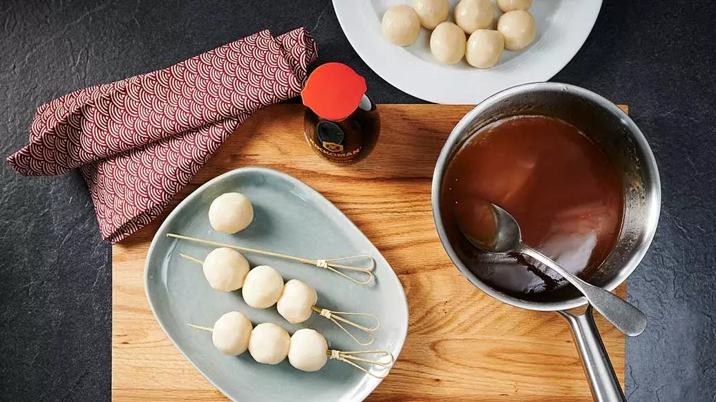 Japanese Mitarashi-dango (Mochi balls with sweet soy sauce glaze ...