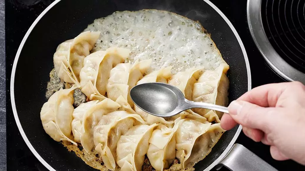 Lightly fried gyoza with 3 sauces | Kikkoman